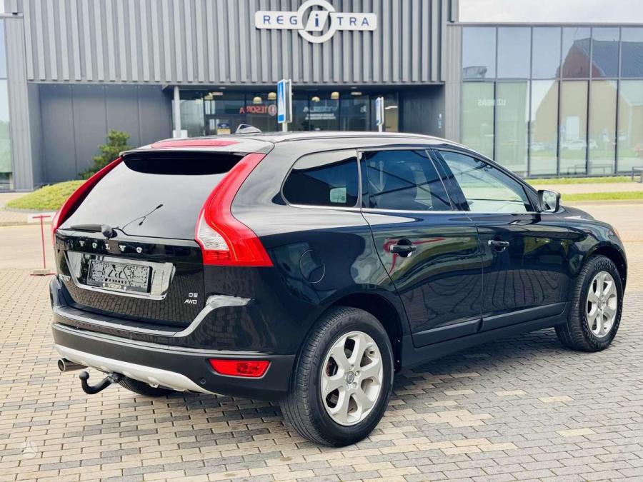 Black Volvo XC60 2009 in Siauliai, with an engine capacity of 2.40 L and mileage of 300 thousand km for 7650 €, photo 12 on AUTOMOTO.COM.LV