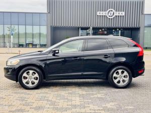 Black Volvo XC60 2009 in Siauliai, with an engine capacity of 2.40 L and mileage of 300 thousand km for 7650 €, photo 13 on AUTOMOTO.COM.LV