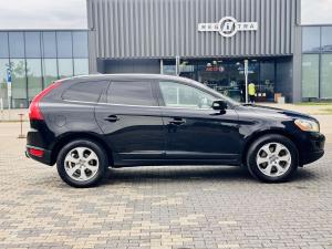 Black Volvo XC60 2009 in Siauliai, with an engine capacity of 2.40 L and mileage of 300 thousand km for 7650 €, photo 14 on AUTOMOTO.COM.LV