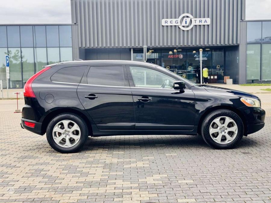 Black Volvo XC60 2009 in Siauliai, with an engine capacity of 2.40 L and mileage of 300 thousand km for 7650 €, photo 14 on AUTOMOTO.COM.LV
