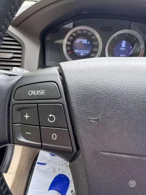 Black Volvo XC60 2009 in Siauliai, with an engine capacity of 2.40 L and mileage of 300 thousand km for 7650 €, photo 24 on AUTOMOTO.COM.LV