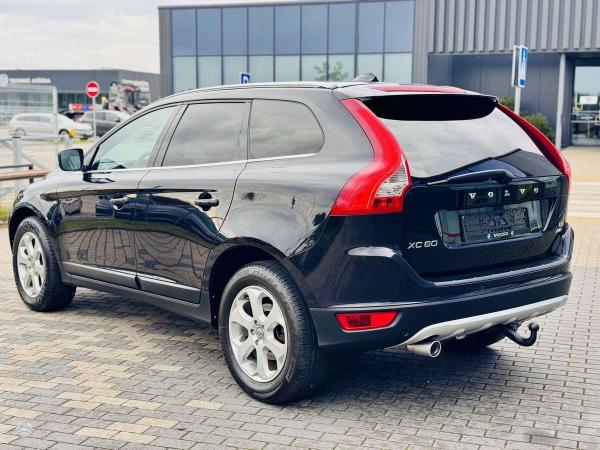 Black Volvo XC60 2009 in Siauliai, with an engine capacity of 2.40 L and mileage of 300 thousand km for 7650 €, photo 9 on AUTOMOTO.COM.LV