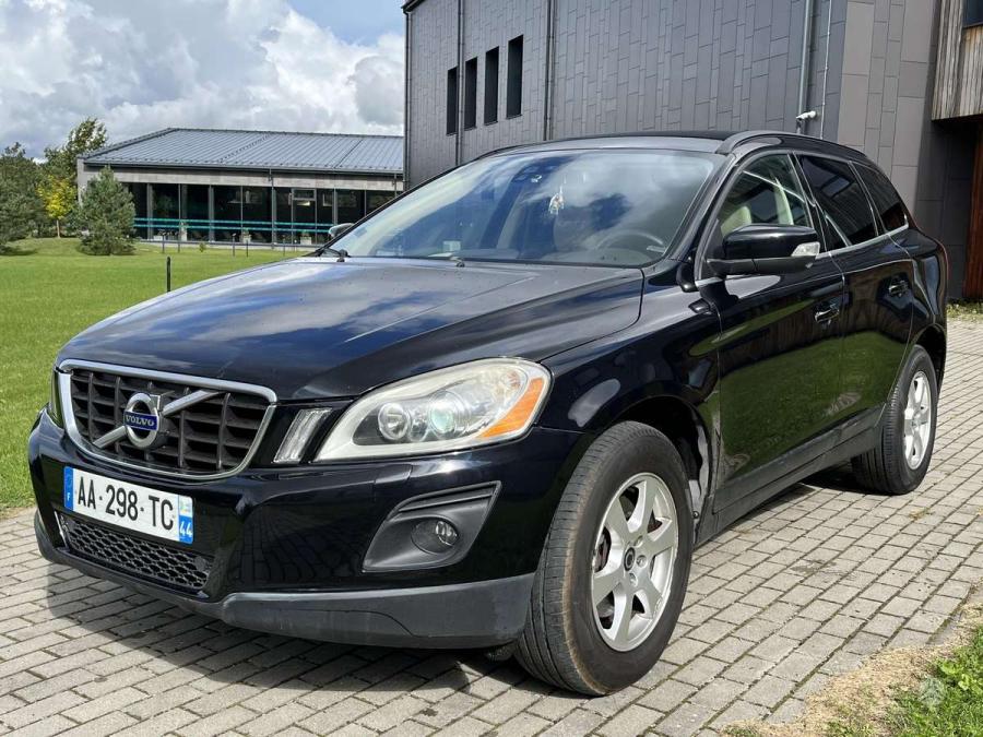 Melns Volvo XC60 2009 Tauragė, ar dzinēja tilpumu 2.40 L un nobraukumu 350 tūkst. km par 4750 €, foto 1 vietnē AUTOMOTO.COM.LV