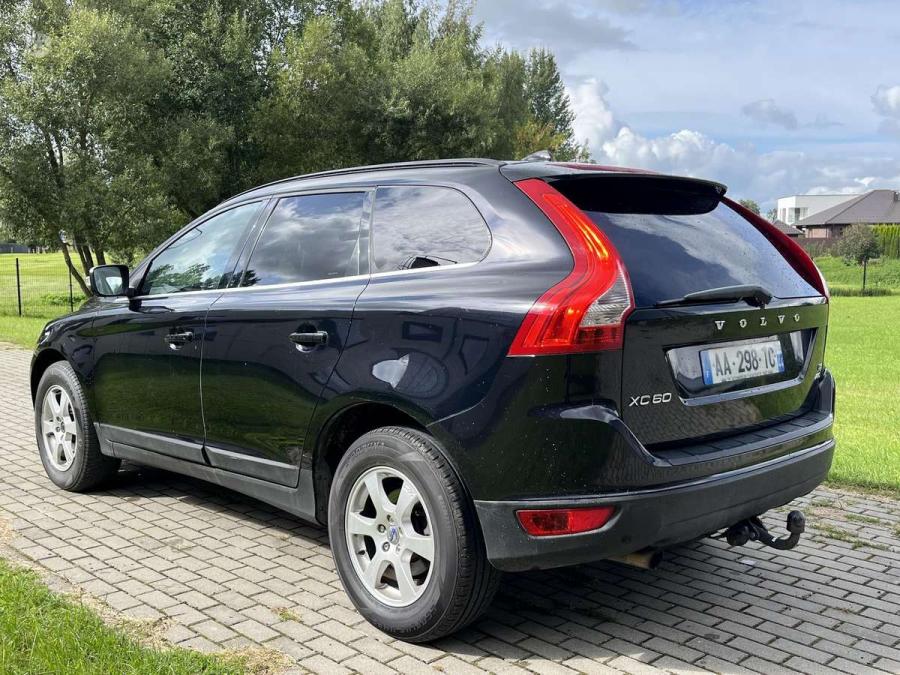 Melns Volvo XC60 2009 Tauragė, ar dzinēja tilpumu 2.40 L un nobraukumu 350 tūkst. km par 4750 €, foto 4 vietnē AUTOMOTO.COM.LV