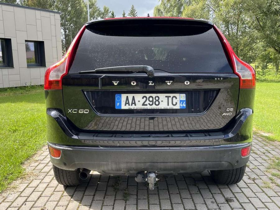 Melns Volvo XC60 2009 Tauragė, ar dzinēja tilpumu 2.40 L un nobraukumu 350 tūkst. km par 4750 €, foto 5 vietnē AUTOMOTO.COM.LV