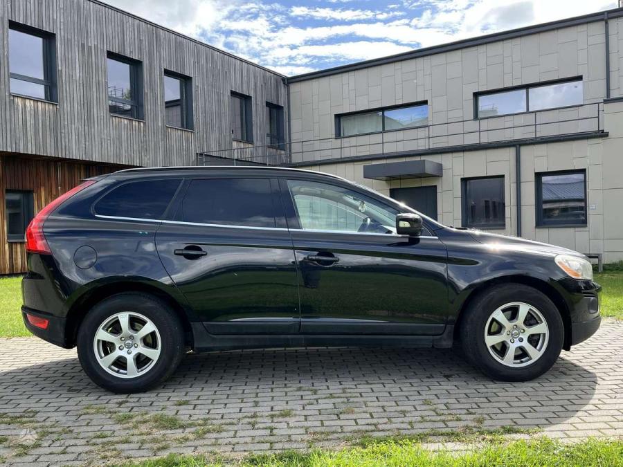 Melns Volvo XC60 2009 Tauragė, ar dzinēja tilpumu 2.40 L un nobraukumu 350 tūkst. km par 4750 €, foto 7 vietnē AUTOMOTO.COM.LV