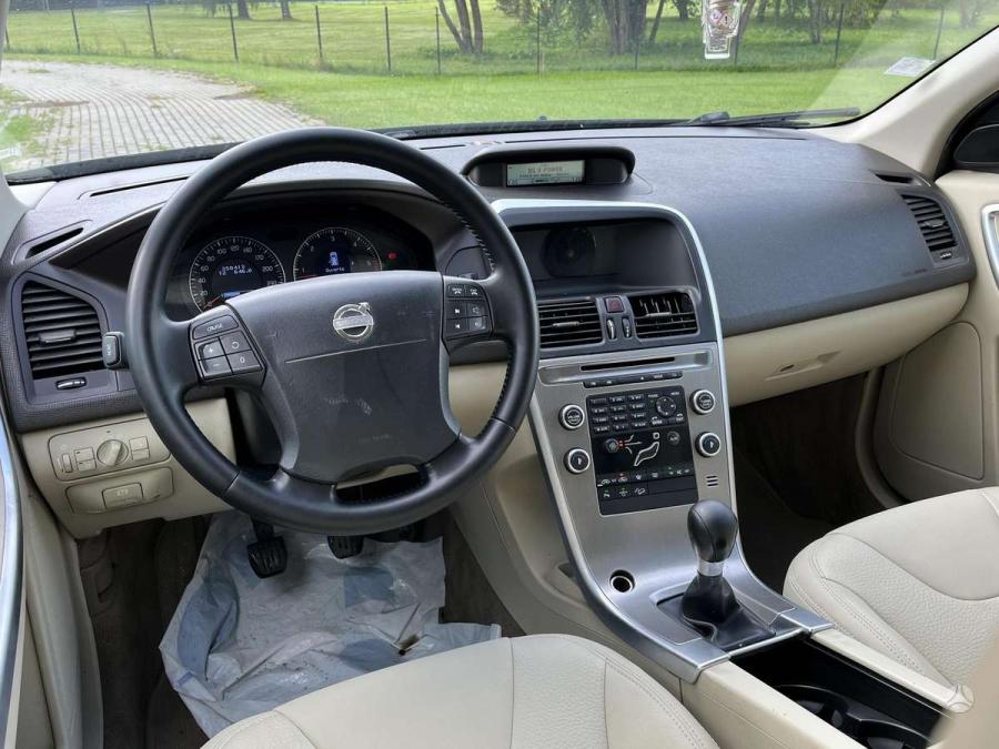 Melns Volvo XC60 2009 Tauragė, ar dzinēja tilpumu 2.40 L un nobraukumu 350 tūkst. km par 4750 €, foto 12 vietnē AUTOMOTO.COM.LV