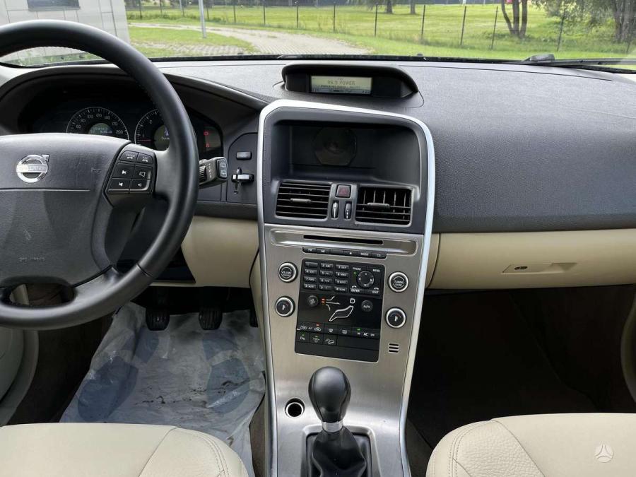 Melns Volvo XC60 2009 Tauragė, ar dzinēja tilpumu 2.40 L un nobraukumu 350 tūkst. km par 4750 €, foto 13 vietnē AUTOMOTO.COM.LV