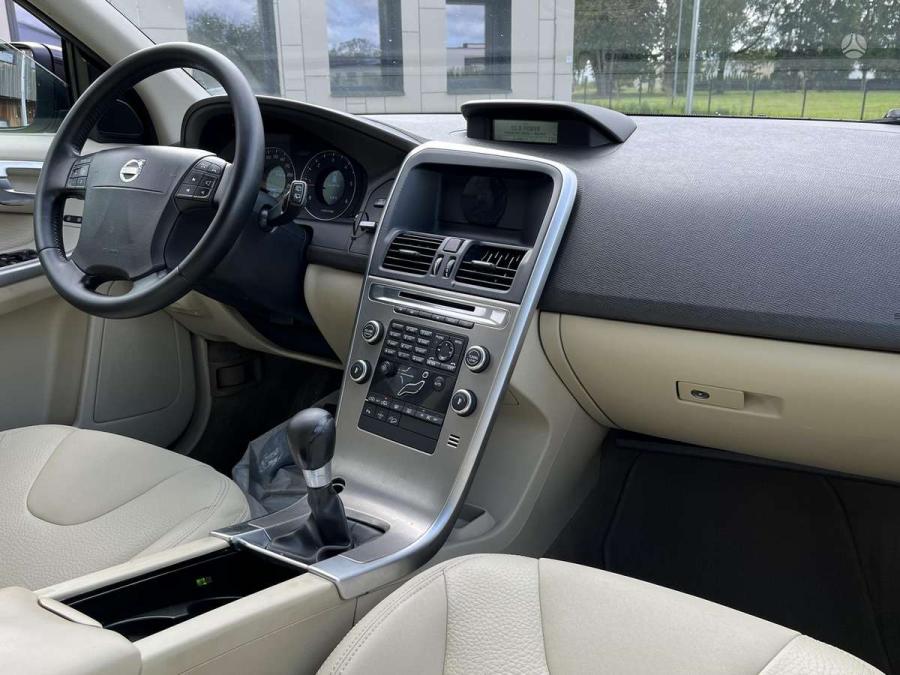 Melns Volvo XC60 2009 Tauragė, ar dzinēja tilpumu 2.40 L un nobraukumu 350 tūkst. km par 4750 €, foto 14 vietnē AUTOMOTO.COM.LV