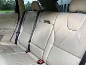 Melns Volvo XC60 2009 Tauragė, ar dzinēja tilpumu 2.40 L un nobraukumu 350 tūkst. km par 4750 €, foto 17 vietnē AUTOMOTO.COM.LV