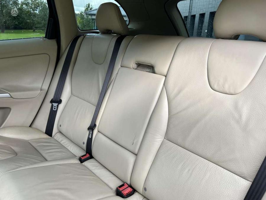 Melns Volvo XC60 2009 Tauragė, ar dzinēja tilpumu 2.40 L un nobraukumu 350 tūkst. km par 4750 €, foto 17 vietnē AUTOMOTO.COM.LV