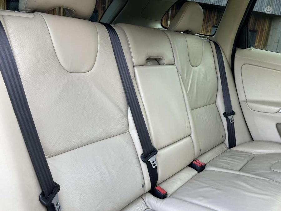 Melns Volvo XC60 2009 Tauragė, ar dzinēja tilpumu 2.40 L un nobraukumu 350 tūkst. km par 4750 €, foto 18 vietnē AUTOMOTO.COM.LV