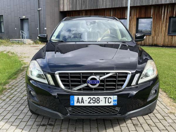 Melns Volvo XC60 2009 Tauragė, ar dzinēja tilpumu 2.40 L un nobraukumu 350 tūkst. km par 4750 €, foto 9 vietnē AUTOMOTO.COM.LV