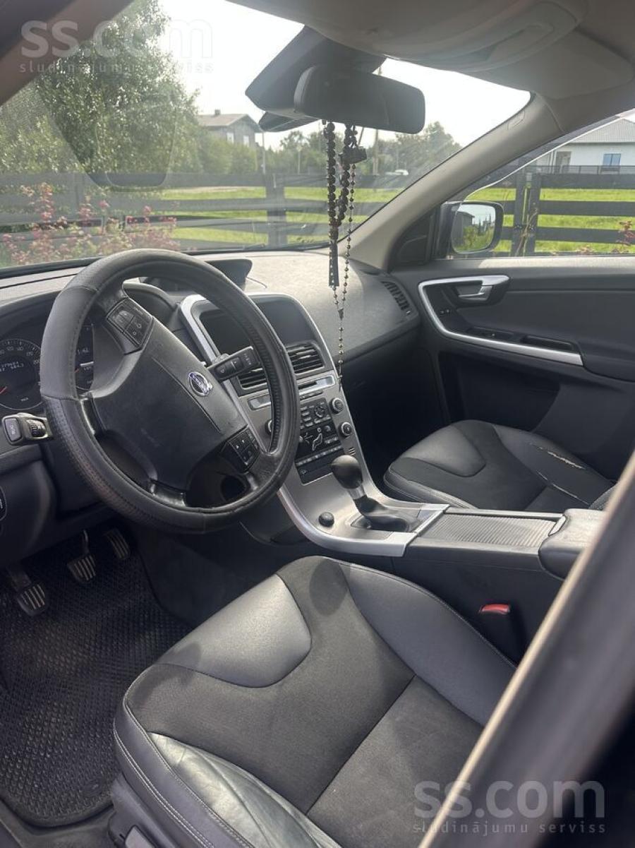 Melns Volvo XC60 2009 Talsi, ar dzinēja tilpumu 2.40 L un nobraukumu 380 tūkst. km par 4100 €, foto 6 vietnē AUTOMOTO.COM.LV