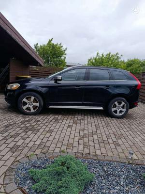 Black Volvo XC60 2009 in Klaipeda, with an engine capacity of 2.40 L and mileage of 410 thousand km for 5500 €, photo 3 on AUTOMOTO.COM.LV