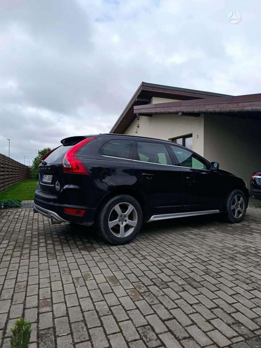 Black Volvo XC60 2009 in Klaipeda, with an engine capacity of 2.40 L and mileage of 410 thousand km for 5500 €, photo 5 on AUTOMOTO.COM.LV
