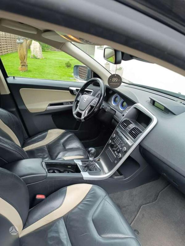 Black Volvo XC60 2009 in Klaipeda, with an engine capacity of 2.40 L and mileage of 410 thousand km for 5500 €, photo 9 on AUTOMOTO.COM.LV