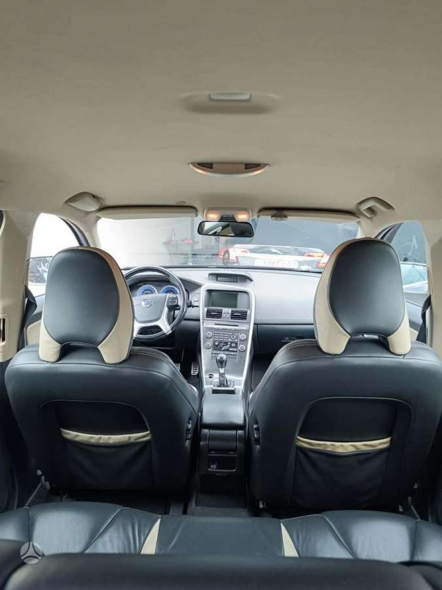 Black Volvo XC60 2009 in Klaipeda, with an engine capacity of 2.40 L and mileage of 410 thousand km for 5500 €, photo 10 on AUTOMOTO.COM.LV
