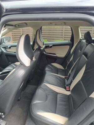 Black Volvo XC60 2009 in Klaipeda, with an engine capacity of 2.40 L and mileage of 410 thousand km for 5500 €, photo 11 on AUTOMOTO.COM.LV