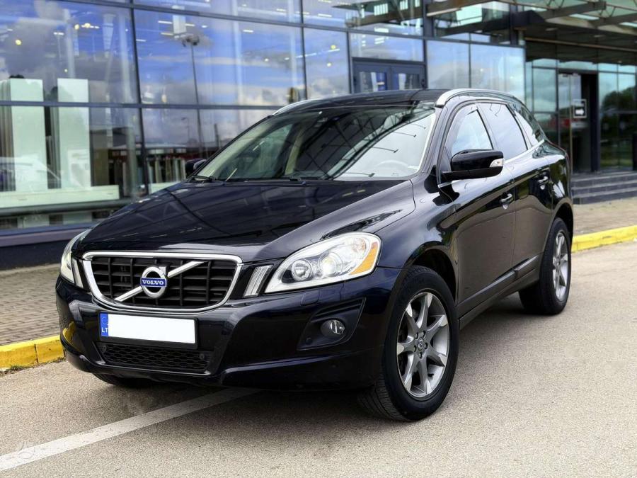Black Volvo XC60 2009 in Klaipeda, with an engine capacity of 2.40 L and mileage of 350 thousand km for 5999 €, photo 3 on AUTOMOTO.COM.LV