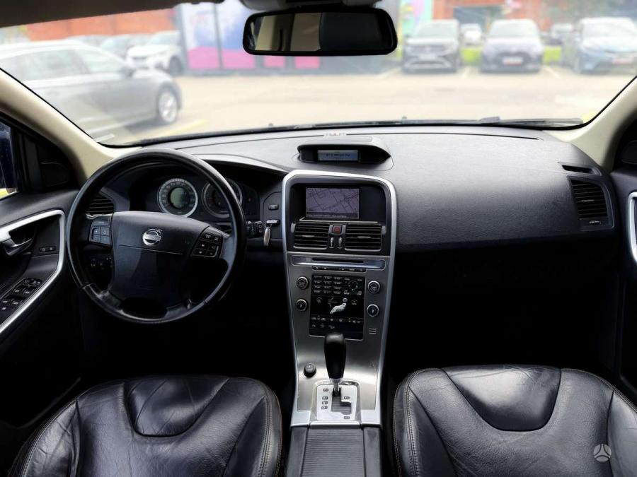 Black Volvo XC60 2009 in Klaipeda, with an engine capacity of 2.40 L and mileage of 350 thousand km for 5999 €, photo 6 on AUTOMOTO.COM.LV