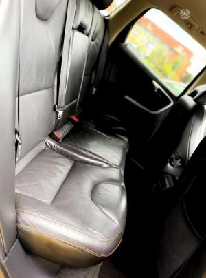 Black Volvo XC60 2009 in Klaipeda, with an engine capacity of 2.40 L and mileage of 350 thousand km for 5999 €, photo 7 on AUTOMOTO.COM.LV