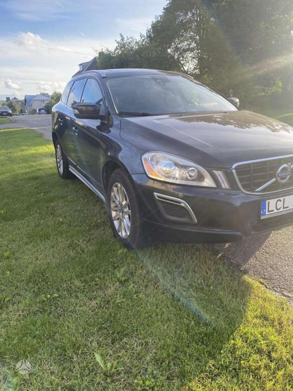 Melns Volvo XC60 2009 Telšiai, ar dzinēja tilpumu 2.40 L un nobraukumu 295 tūkst. km par 7000 €, foto 3 vietnē AUTOMOTO.COM.LV