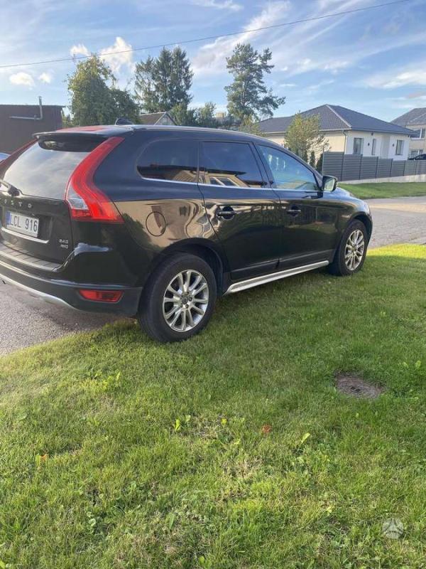 Melns Volvo XC60 2009 Telšiai, ar dzinēja tilpumu 2.40 L un nobraukumu 295 tūkst. km par 7000 €, foto 5 vietnē AUTOMOTO.COM.LV