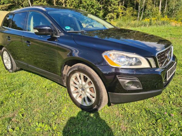 Melns Volvo XC60 2009 Kauņa, ar dzinēja tilpumu 2.40 L un nobraukumu 267 tūkst. km par 5900 €, foto 4 vietnē AUTOMOTO.COM.LV