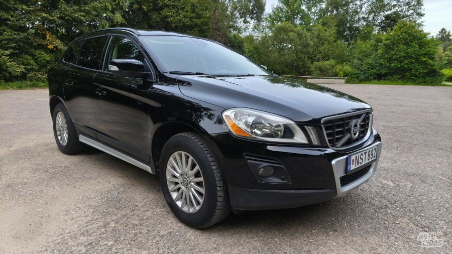 Black Volvo XC60 2009 in Raseiniai, with an engine capacity of 2.40 L and mileage of 301 thousand km for 6800 €, photo 1 on AUTOMOTO.COM.LV
