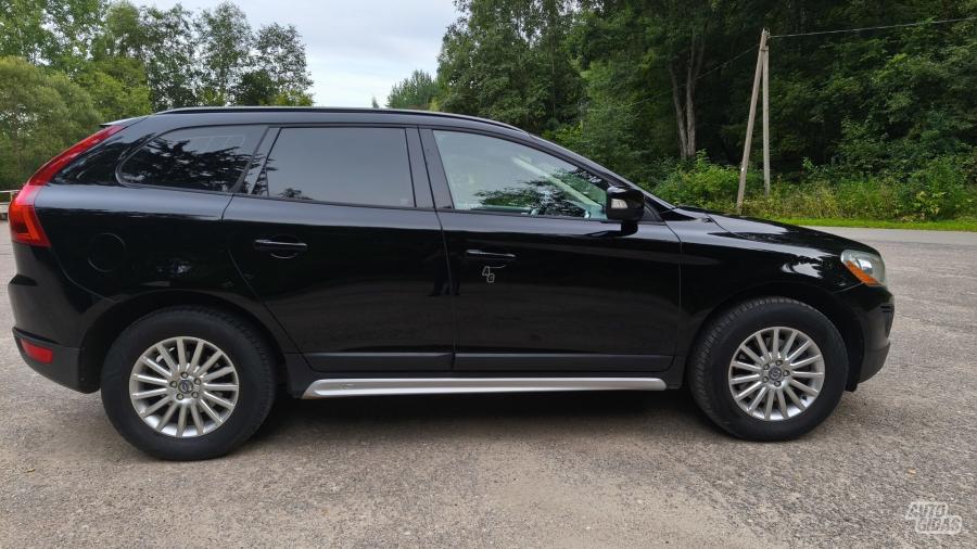 Black Volvo XC60 2009 in Raseiniai, with an engine capacity of 2.40 L and mileage of 301 thousand km for 6800 €, photo 3 on AUTOMOTO.COM.LV