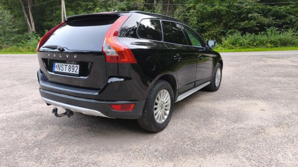 Melns Volvo XC60 2009 Raseiniai, ar dzinēja tilpumu 2.40 L un nobraukumu 301 tūkst. km par 6800 €, foto 4 vietnē AUTOMOTO.COM.LV