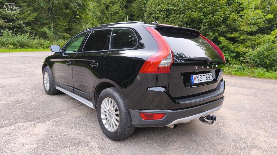 Black Volvo XC60 2009 in Raseiniai, with an engine capacity of 2.40 L and mileage of 301 thousand km for 6800 €, photo 6 on AUTOMOTO.COM.LV