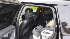 Black Volvo XC60 2009 in Raseiniai, with an engine capacity of 2.40 L and mileage of 301 thousand km for 6800 €, photo 11 on AUTOMOTO.COM.LV