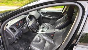 Black Volvo XC60 2009 in Raseiniai, with an engine capacity of 2.40 L and mileage of 301 thousand km for 6800 €, photo 12 on AUTOMOTO.COM.LV