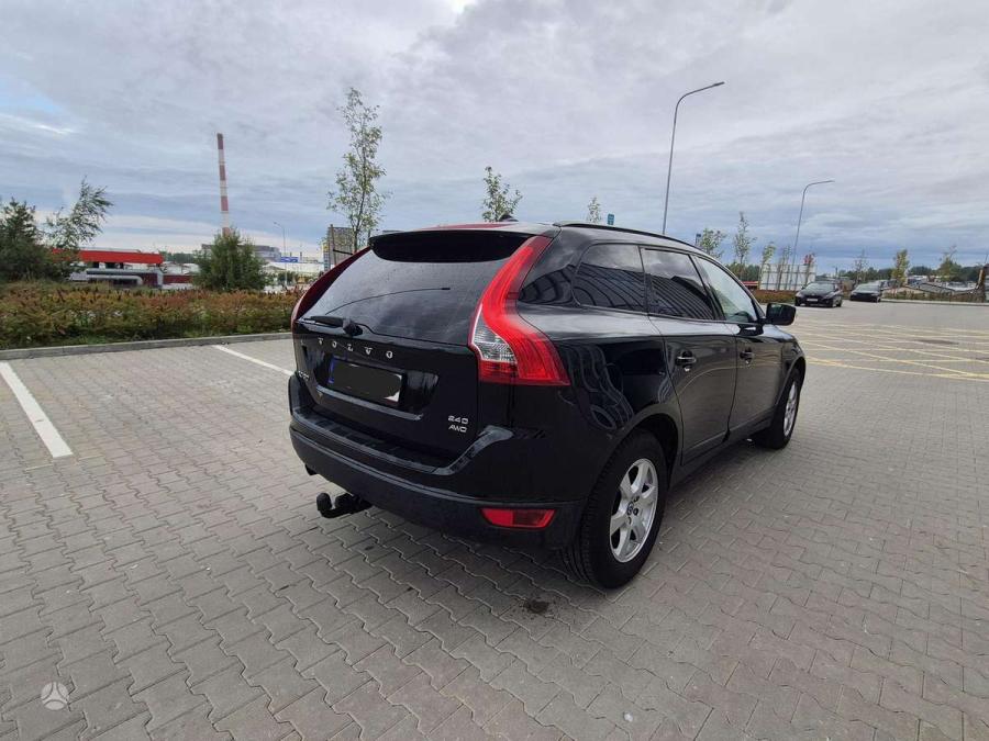 Black Volvo XC60 2009 in Vilnius, with an engine capacity of 2.40 L and mileage of 280 thousand km for 5800 €, photo 4 on AUTOMOTO.COM.LV