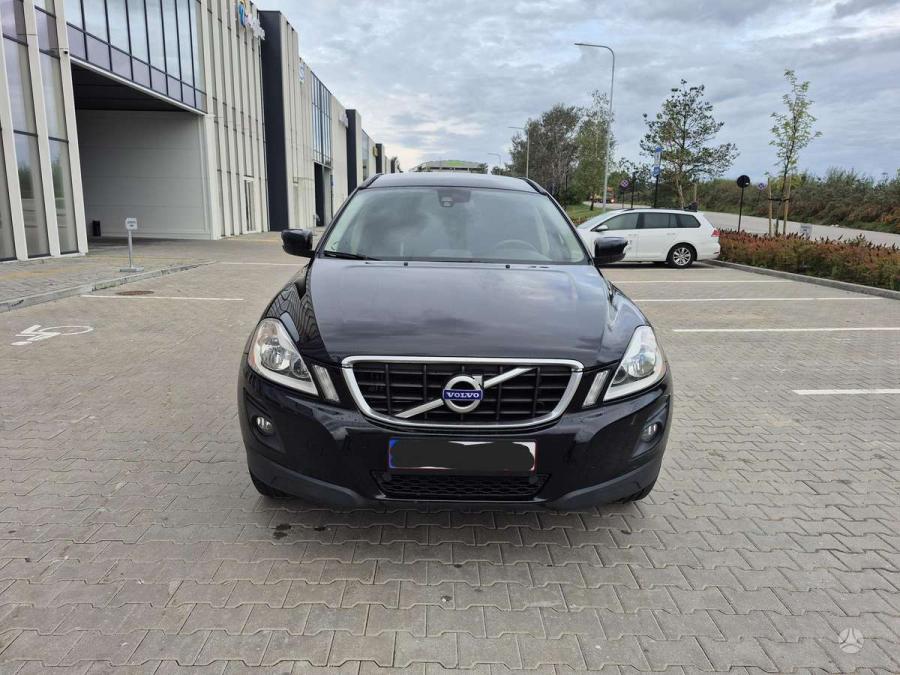 Black Volvo XC60 2009 in Vilnius, with an engine capacity of 2.40 L and mileage of 280 thousand km for 5800 €, photo 6 on AUTOMOTO.COM.LV