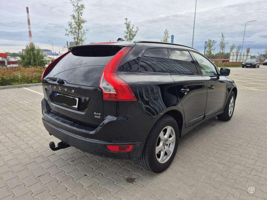 Black Volvo XC60 2009 in Vilnius, with an engine capacity of 2.40 L and mileage of 280 thousand km for 5800 €, photo 7 on AUTOMOTO.COM.LV