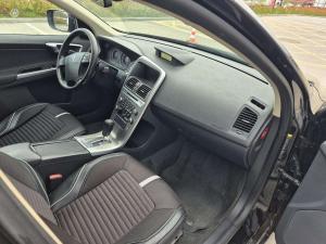 Black Volvo XC60 2009 in Vilnius, with an engine capacity of 2.40 L and mileage of 280 thousand km for 5800 €, photo 9 on AUTOMOTO.COM.LV