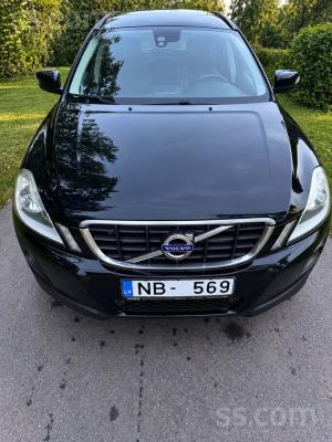 Melns Volvo XC60 2009 Cēsis, ar dzinēja tilpumu 2.40 L un nobraukumu 326 tūkst. km par 6199 €, foto  vietnē AUTOMOTO.COM.LV
