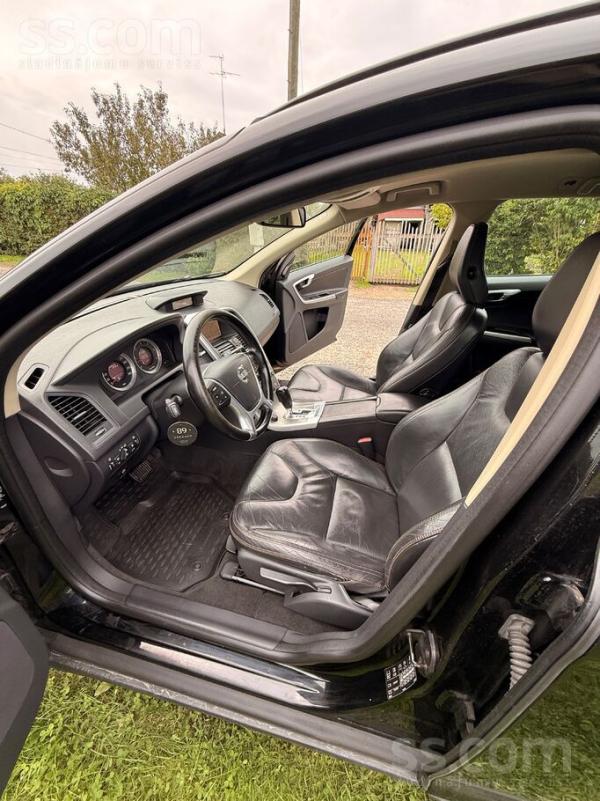 Melns Volvo XC60 2009 Cēsis, ar dzinēja tilpumu 2.40 L un nobraukumu 326 tūkst. km par 6099 €, foto 7 vietnē AUTOMOTO.COM.LV