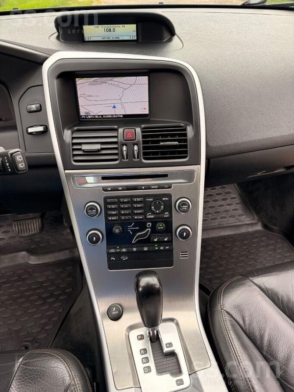 Melns Volvo XC60 2009 Cēsis, ar dzinēja tilpumu 2.40 L un nobraukumu 326 tūkst. km par 6099 €, foto 8 vietnē AUTOMOTO.COM.LV