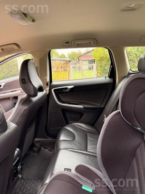 Melns Volvo XC60 2009 Cēsis, ar dzinēja tilpumu 2.40 L un nobraukumu 326 tūkst. km par 6199 €, foto 10 vietnē AUTOMOTO.COM.LV