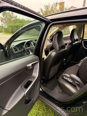 Melns Volvo XC60 2009 Cēsis, ar dzinēja tilpumu 2.40 L un nobraukumu 326 tūkst. km par 6199 €, foto 11 vietnē AUTOMOTO.COM.LV