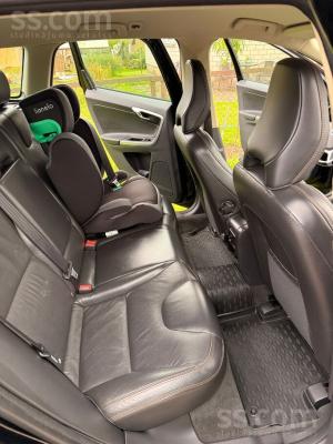 Melns Volvo XC60 2009 Cēsis, ar dzinēja tilpumu 2.40 L un nobraukumu 326 tūkst. km par 6199 €, foto 13 vietnē AUTOMOTO.COM.LV