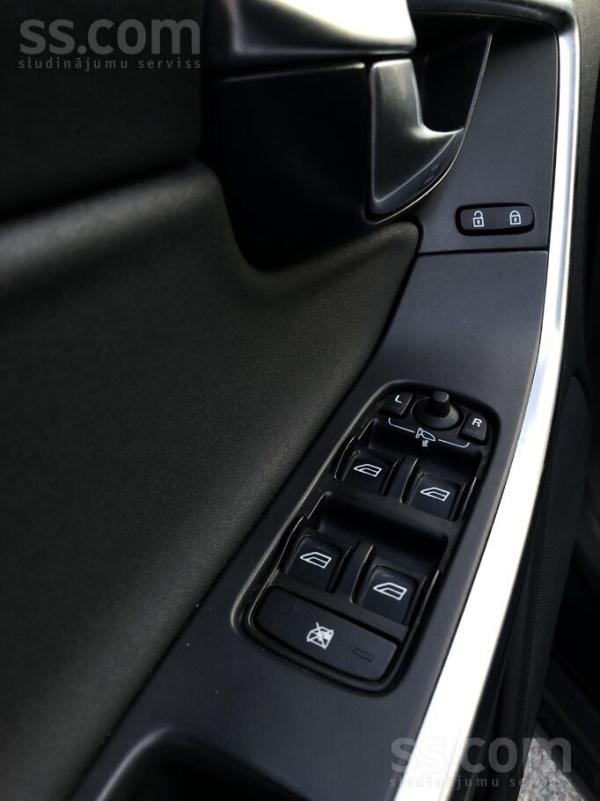 Melns Volvo XC60 2009 Cēsis, ar dzinēja tilpumu 2.40 L un nobraukumu 0 tūkst. km par 5900 €, foto 10 vietnē AUTOMOTO.COM.LV