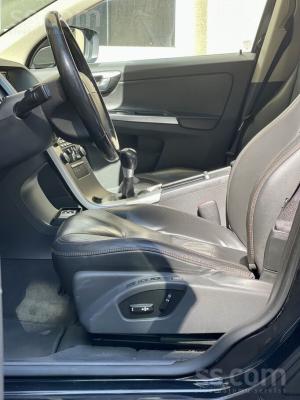 Black Volvo XC60 2009 in Riga, with an engine capacity of 2.40 L and mileage of 0 thousand km for 7300 €, photo 7 on AUTOMOTO.COM.LV