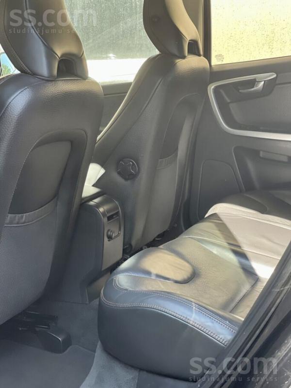 Melns Volvo XC60 2009 Rīga, ar dzinēja tilpumu 2.40 L un nobraukumu 0 tūkst. km par 7300 €, foto 9 vietnē AUTOMOTO.COM.LV