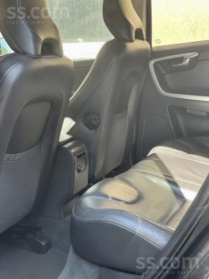 Black Volvo XC60 2009 in Riga, with an engine capacity of 2.40 L and mileage of 0 thousand km for 7300 €, photo 9 on AUTOMOTO.COM.LV