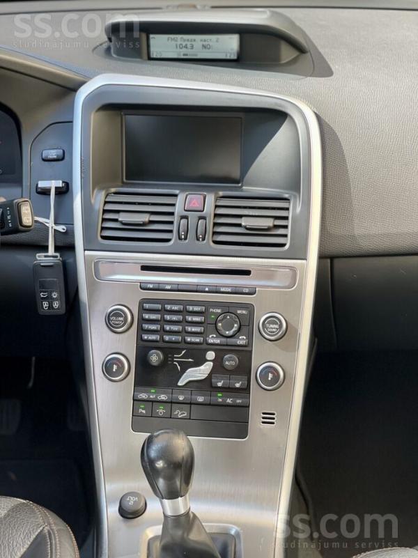 Melns Volvo XC60 2009 Rīga, ar dzinēja tilpumu 2.40 L un nobraukumu 0 tūkst. km par 7300 €, foto 11 vietnē AUTOMOTO.COM.LV